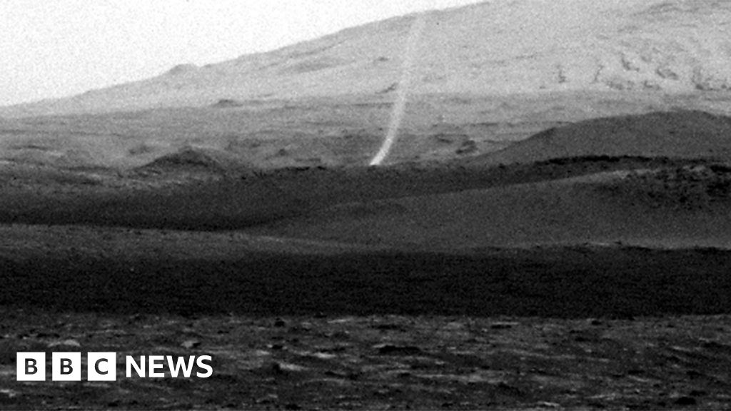 Nasa Curiosity rover: Whipping up a 'dust devil' - BBC News