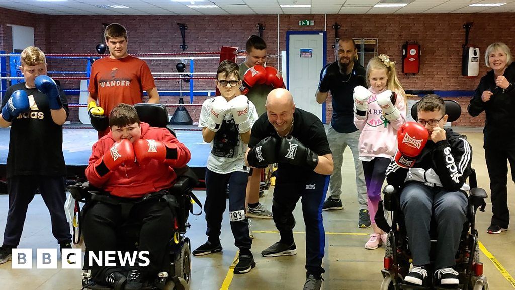 Disabled boxing classes 'changes lives' - BBC News