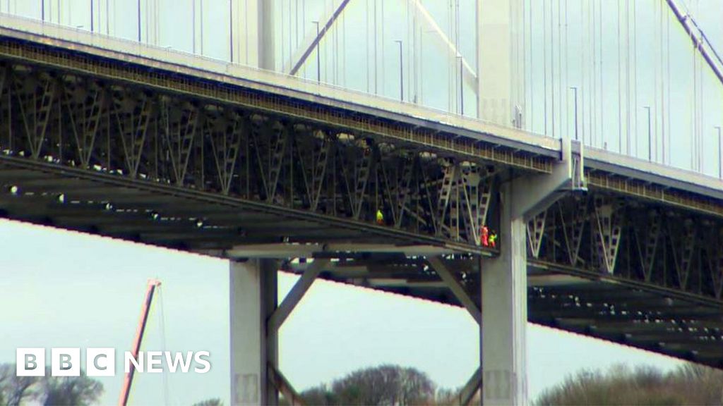 Forth Road Bridge: Restrictions until Thursday - BBC News
