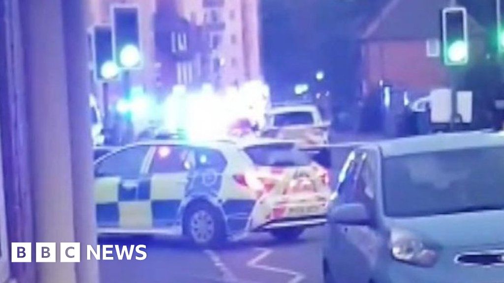 Nottingham: Video shows police cars on street at dawn - BBC News