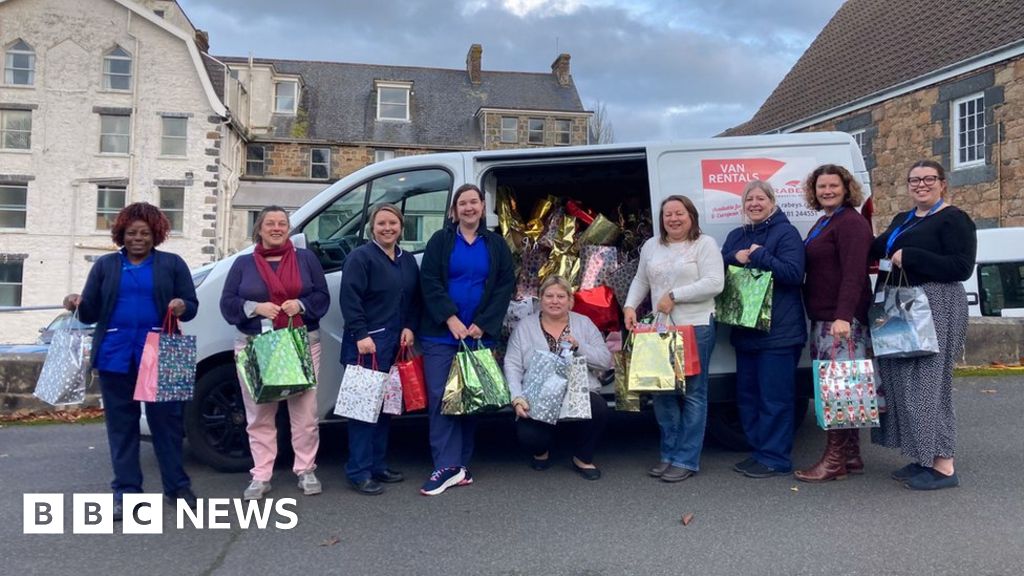 Community nurses in Guernsey deliver thousands of presents