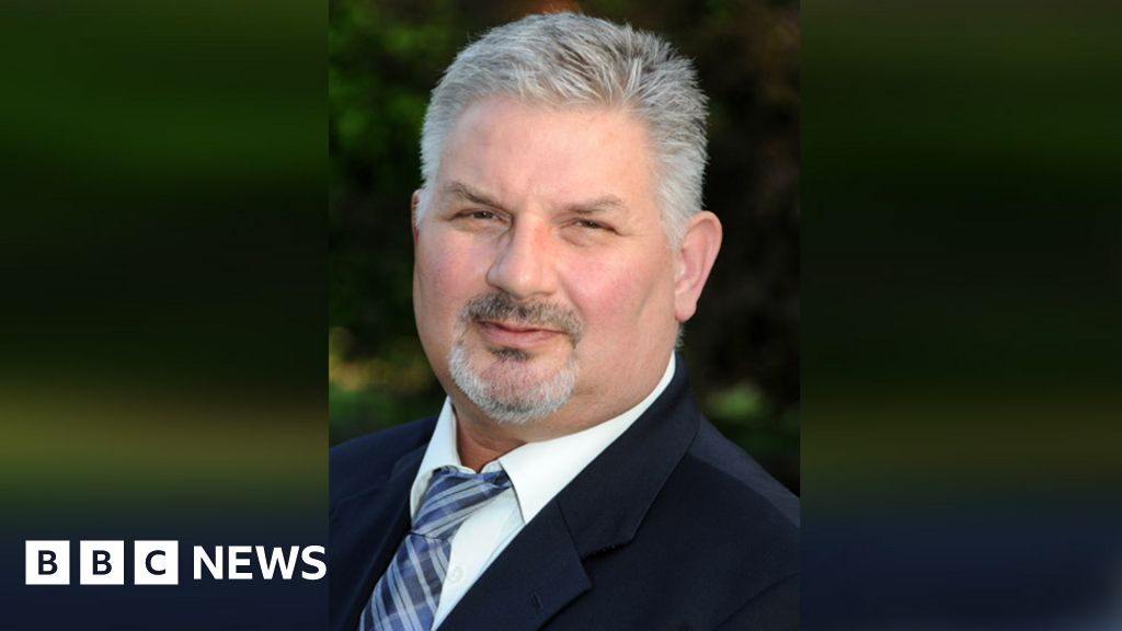 NHS paid Hatfield councillor Peter Hebden after he quit - BBC News