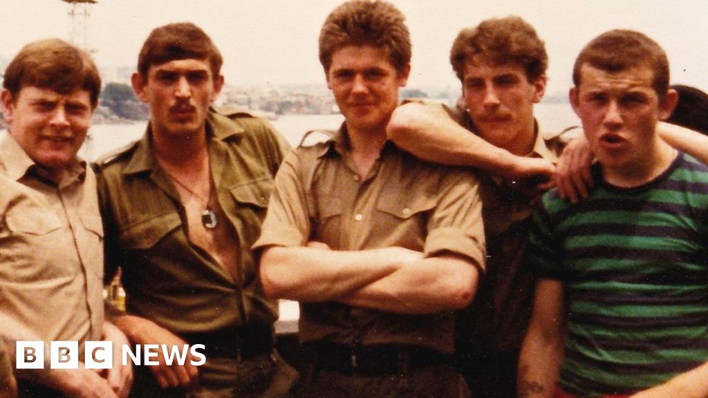 Falklands War veterans return to face their demons - BBC News
