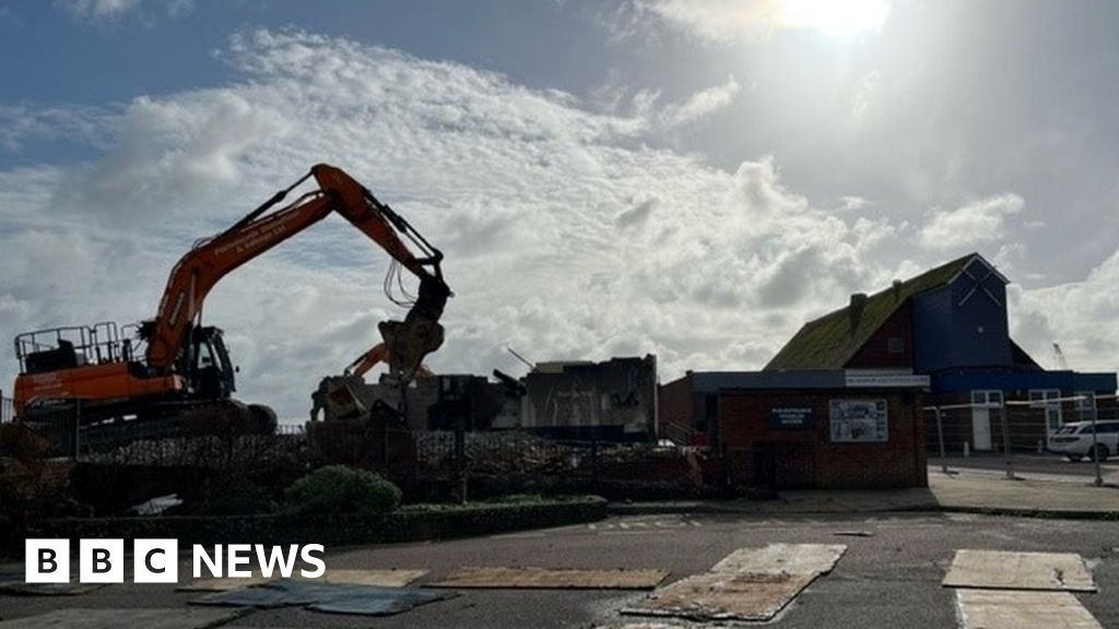 Demolition of Littlehampton Harvester almost complete following blaze ...