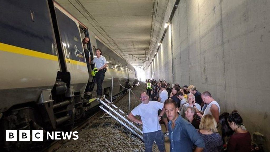 Heat wave misery for passengers as Eurostar train breaks down - BBC News