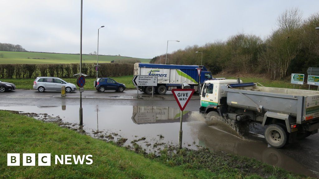Work begins to fix A35 Dorchester bypass flooding - BBC News