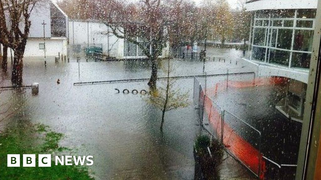 Winchester flooding defence scheme completed - BBC News
