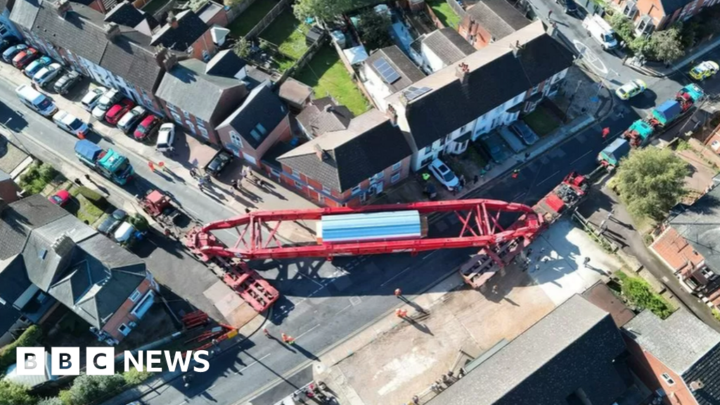 Seven police forces agree new 'abnormal load' deal - BBC News