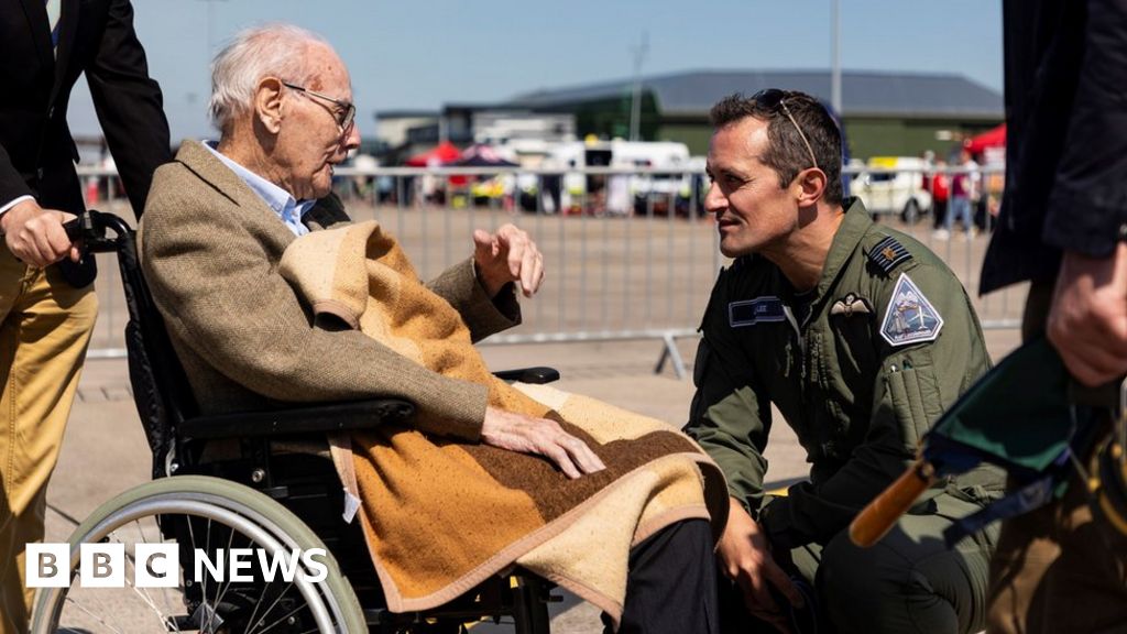 World War Two hero, 99, saluted at RAF air display - BBC News