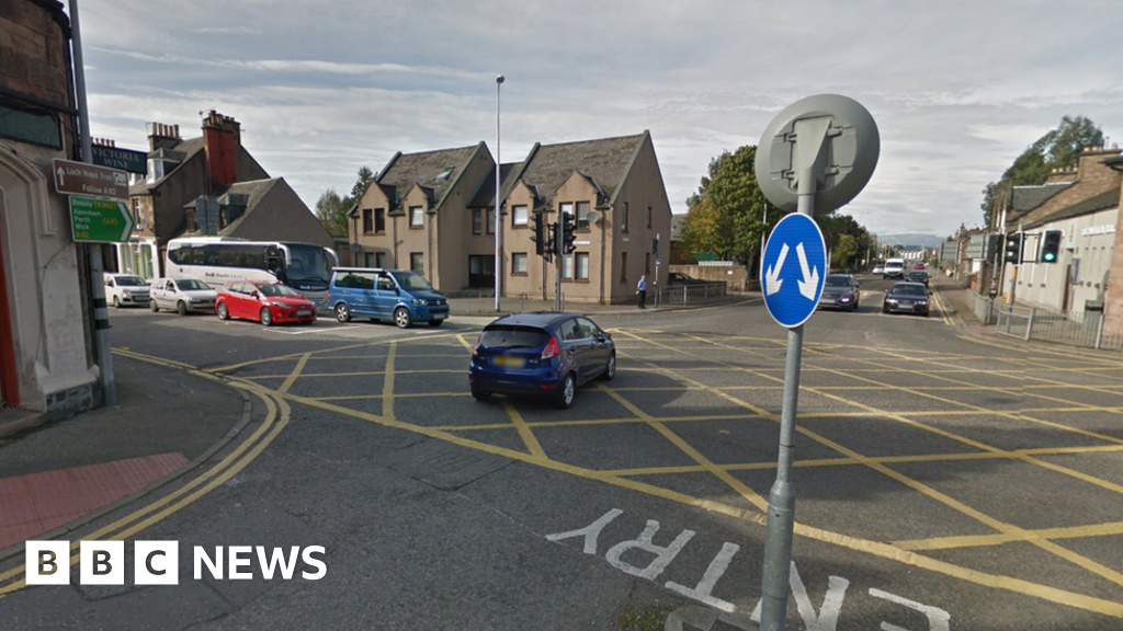 MSP calls for road safety improvements on A82 in Inverness - BBC News