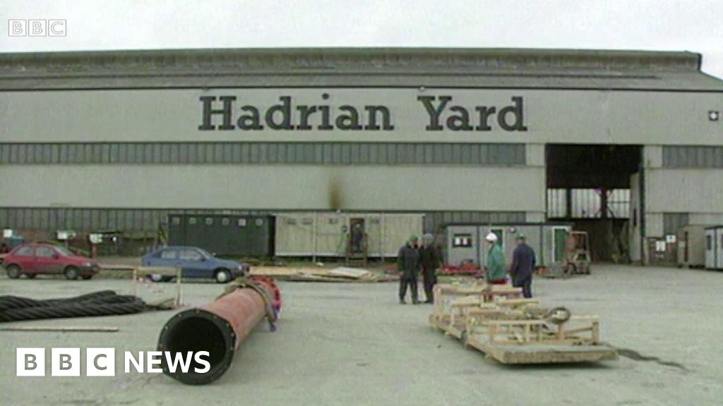 Hadrian Yard crane plan could see 500 jobs - BBC News