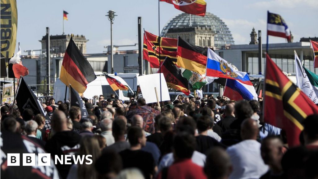 German police carry out searches over 'plot to kill leftists'