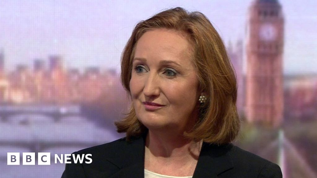 UKIP leadership contender Suzanne Evans eyes 'safe' Tory seat - BBC News