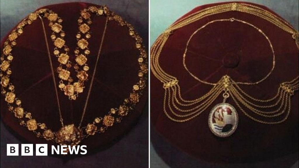 Bristol Lord Mayor's chains still missing eight months on - BBC News