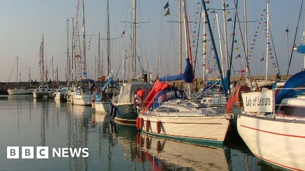 Ryde Harbour sale approved by Isle of Wight Council - BBC News