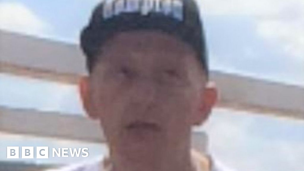 Hull murder investigation arrests after assault victim dies - BBC News