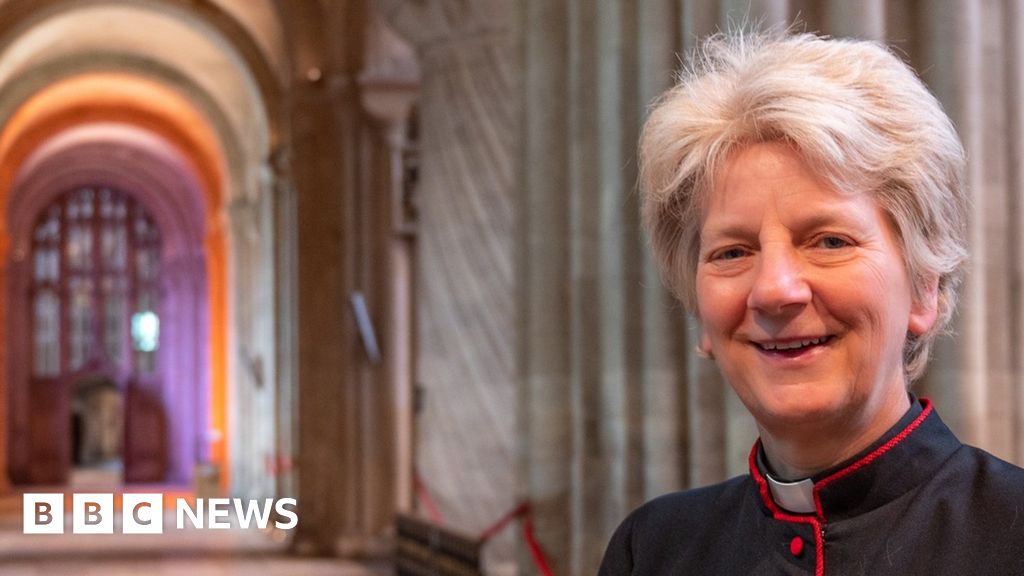 First female dean of Norwich Cathedral to retire