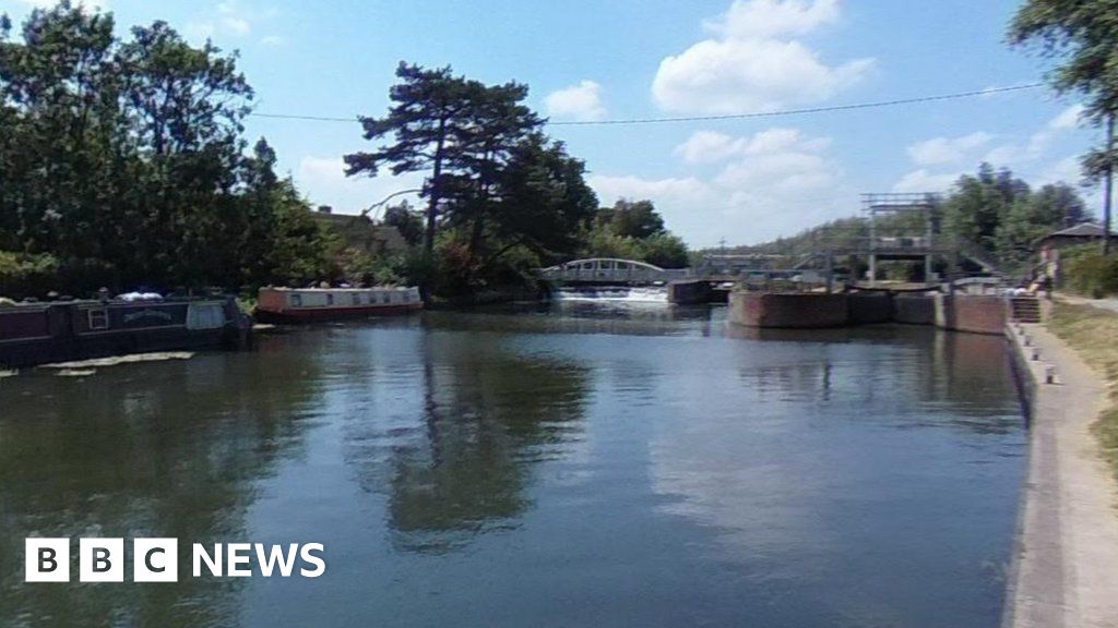 Cambridge anglers win fish loss compensation - BBC News