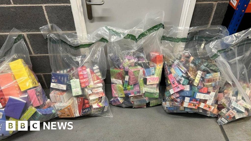 Ipswich: More than 2,000 illegal vapes seized from shops - BBC News