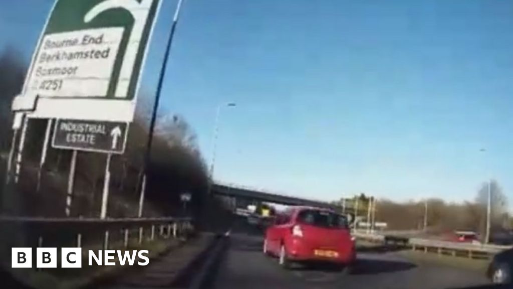 Police probe alleged A41 'crash for cash' scam - BBC News