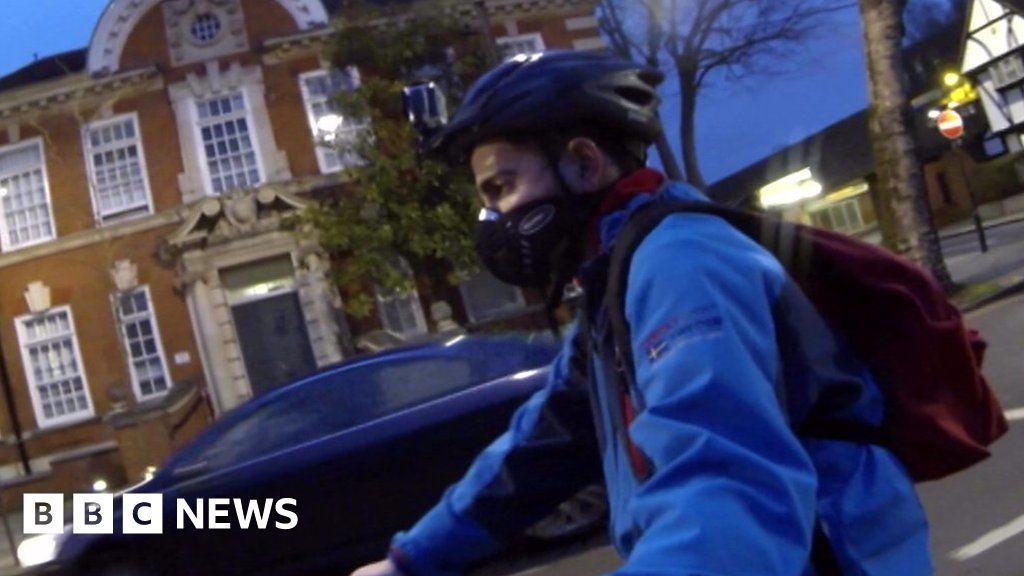 Pollution masks: do they really work? - BBC News