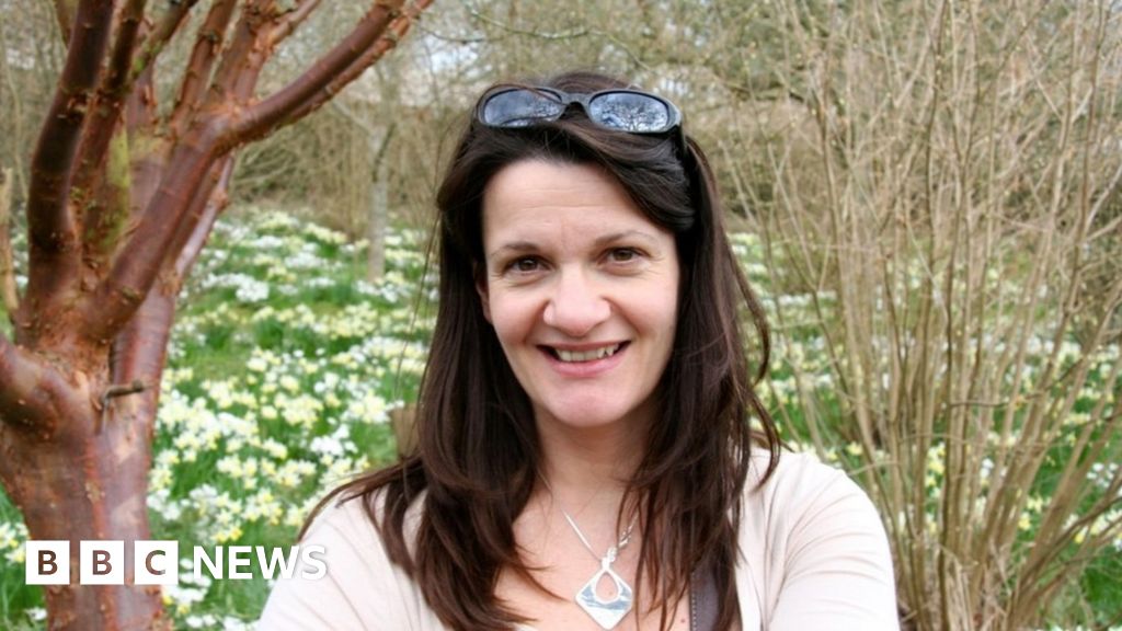 Cancer victim's family research post funding bid - BBC News