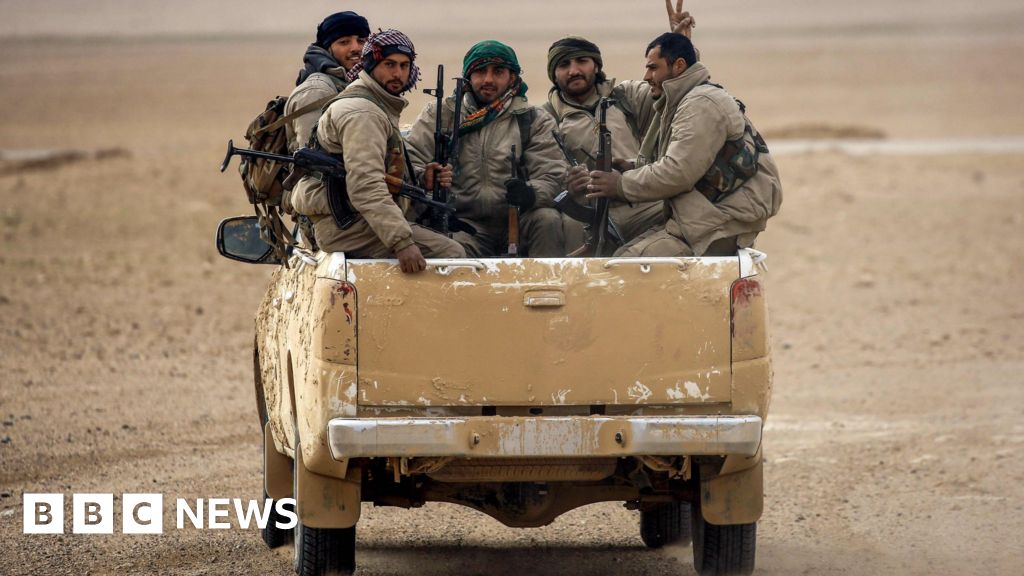 Syria war: Turkey denounces US 'terror army' plan for border