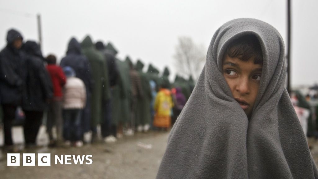 Charity Save the Children urges 'new deal' for child refugees - BBC News