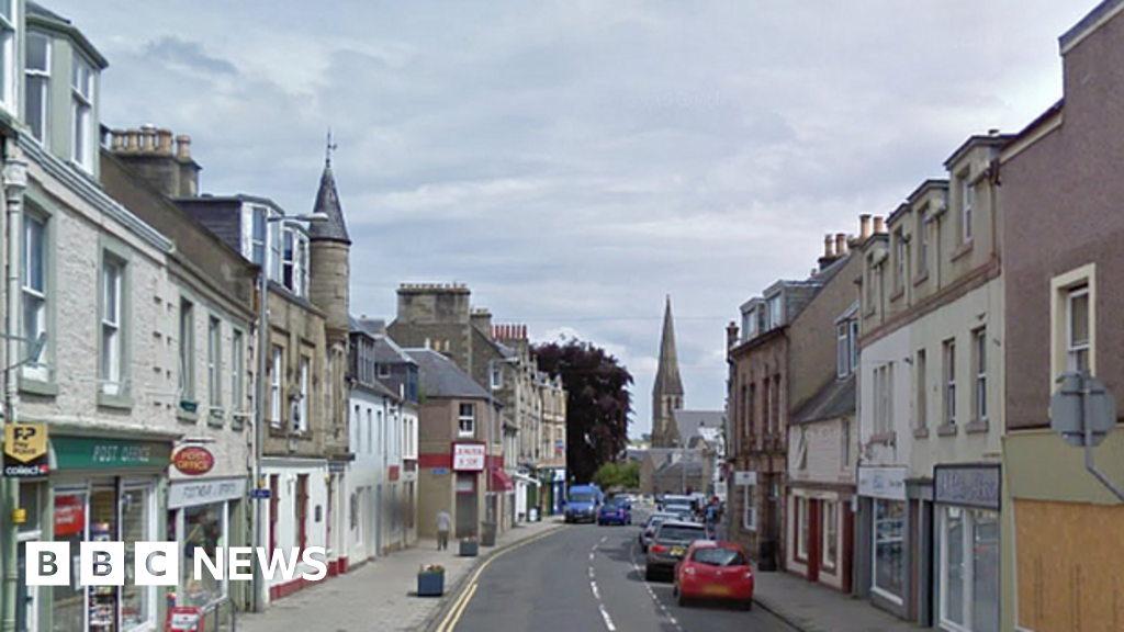 Selkirk town centre machete man jailed - BBC News