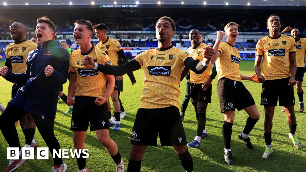 Maidstone United: Fans jubilant after shock FA Cup win - BBC News