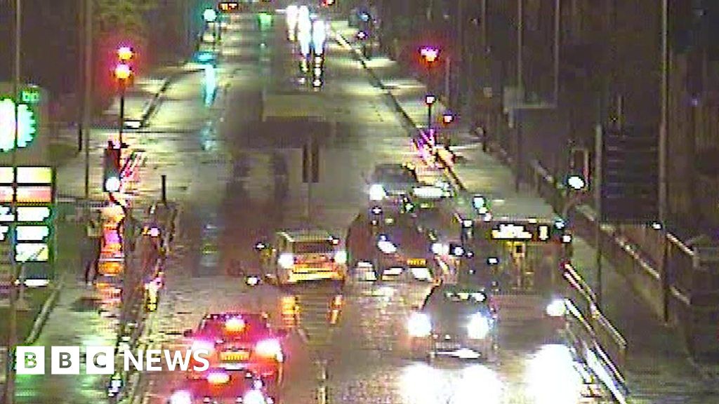 Overtaking police car crashes into traffic lights - BBC News