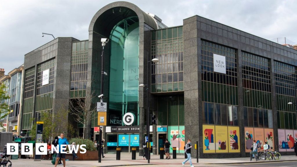 Bromley: Passerby injured as woman falls from balcony