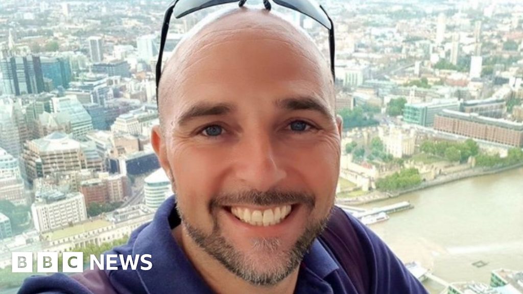 Singing policeman Tim Jones's Rocky Horror video goes viral - BBC News