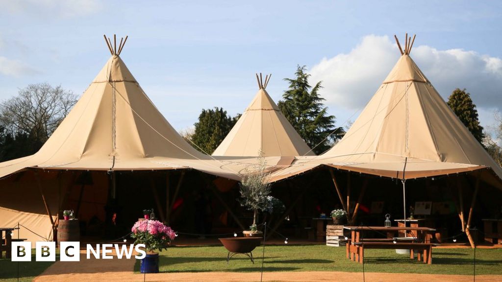 Hertfordshire restaurants could open in teepees from July - BBC News