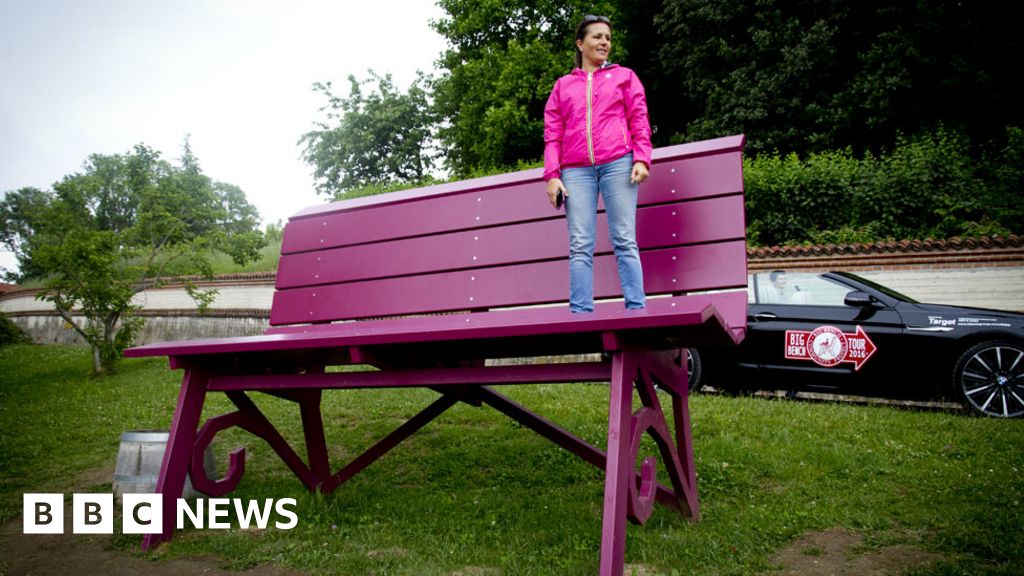 The giant benches that make adults feel like children - BBC News