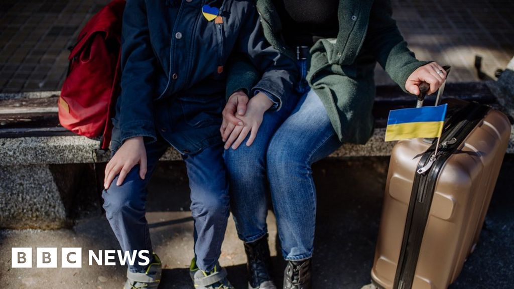 Leeds Council appeals for more Ukrainian refugee hosts - BBC News