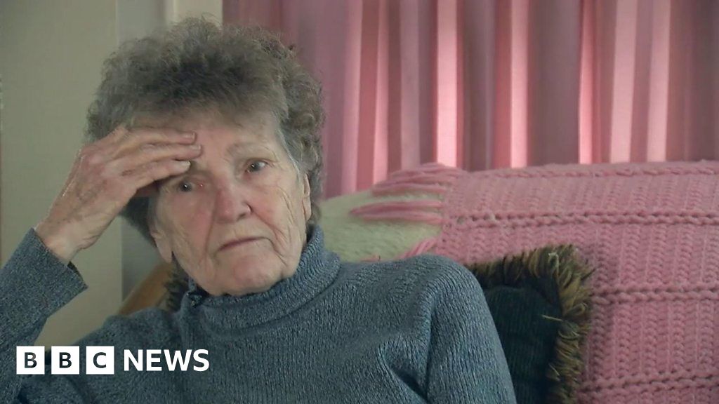 Great-grandma survives mountain ordeal - BBC News