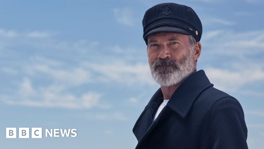 Captain Birds Eye's 'salt-and-pepper' look revealed - BBC News