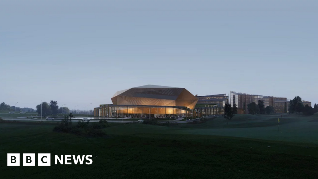 Luton Town's M1 Newlands Park project backed by council