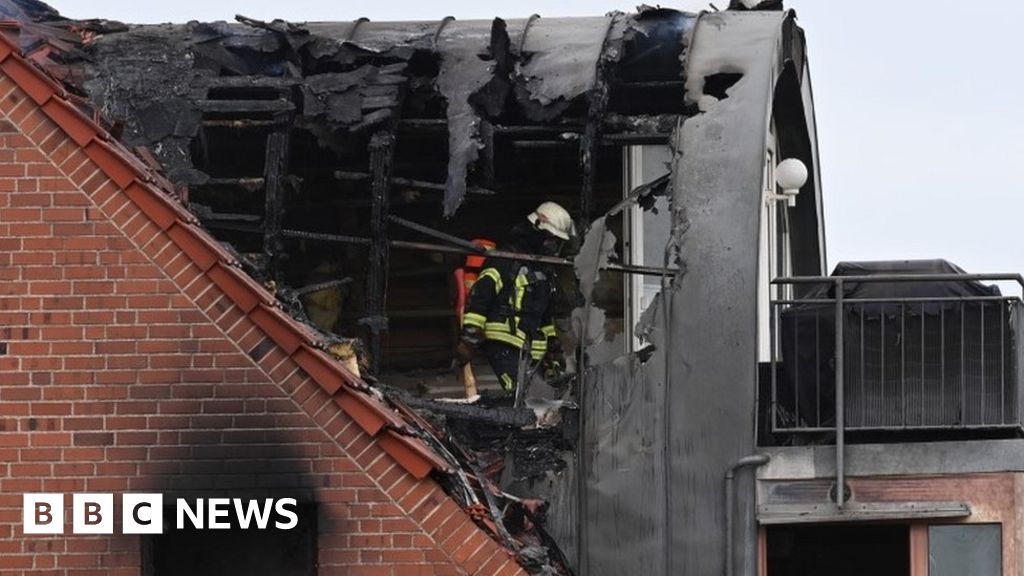German crash: Three die as aircraft hits home in Wesel - BBC News