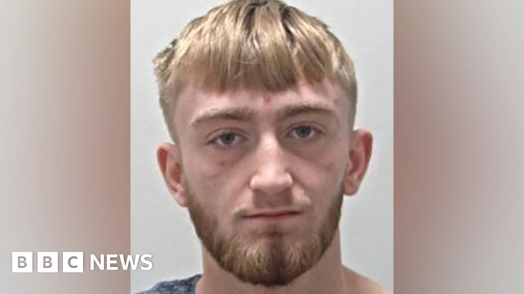 Blackpool stabbing: Appeal for man sought by police - BBC News