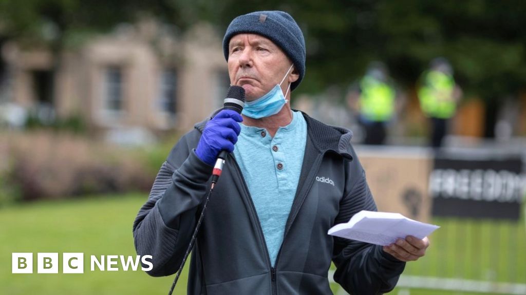 Author Irvine Welsh addresses anti-racism protest in Edinburgh