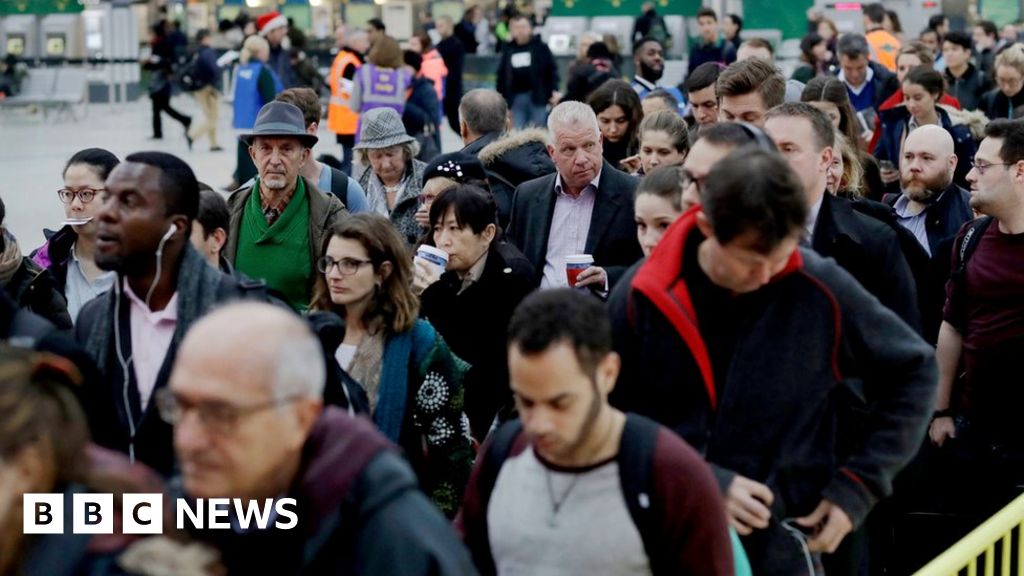 Southern rail strike: 48-hour walkout causes chaos for commuters - BBC News