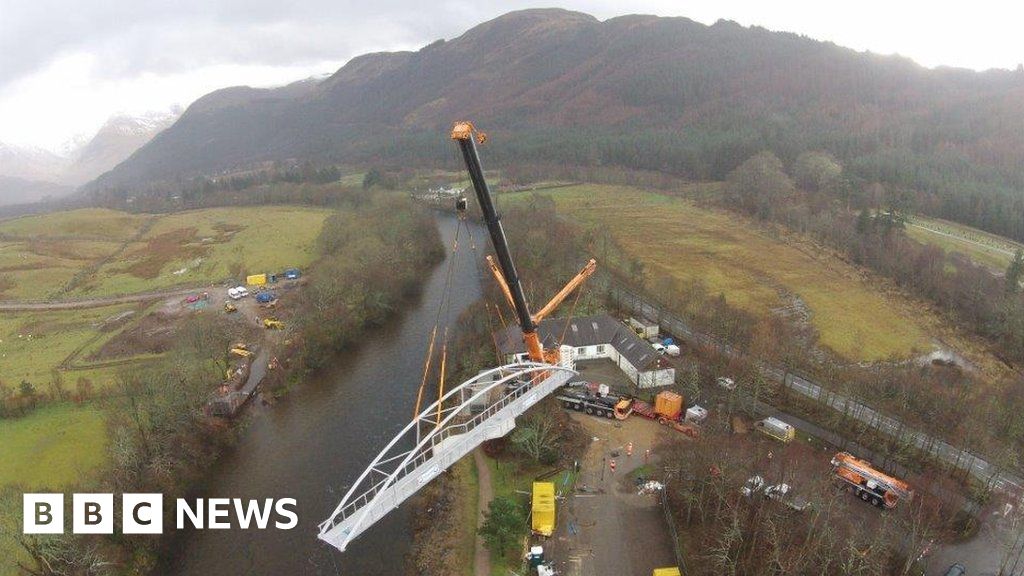 Mixed fortunes in new bridge work in Highlands - BBC News