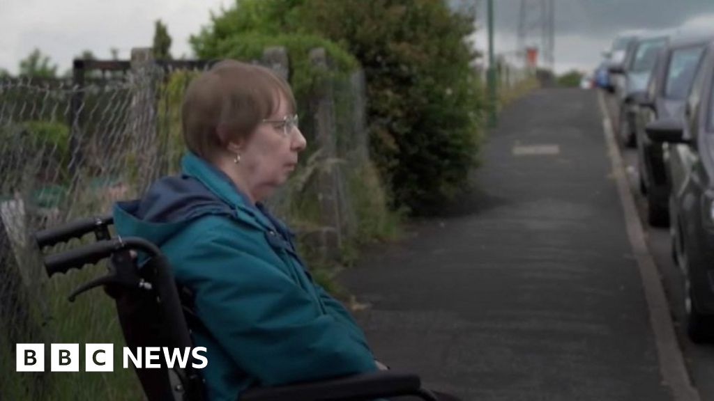 Coronavirus lockdown: Disabled woman 'trapped' at home - BBC News