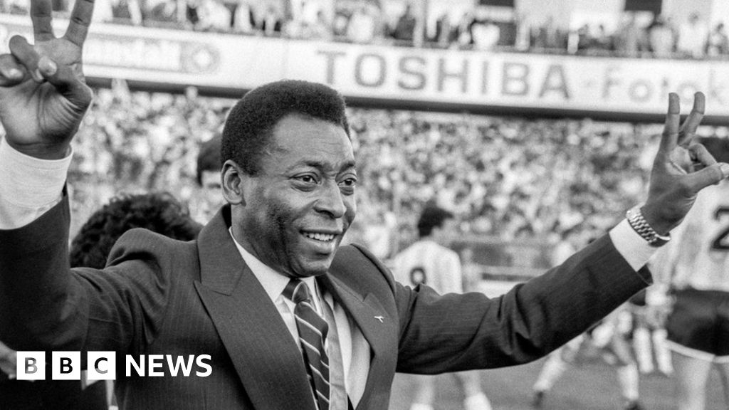 How a UK lab saved a pair of Pele's football boots - BBC News