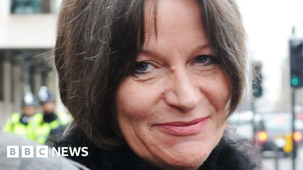 Blogger claims 'no proof' gas chambers killed Jewish people - BBC News