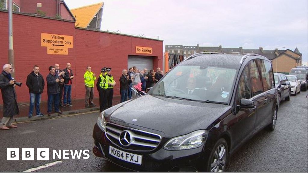 Funeral of Dundee United football legend Ralph Milne held - BBC News