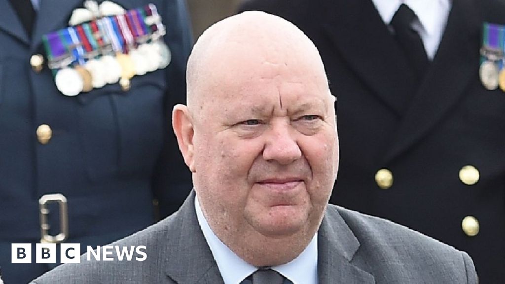 Liverpool Mayor Joe Anderson in Labour resignations row - BBC News