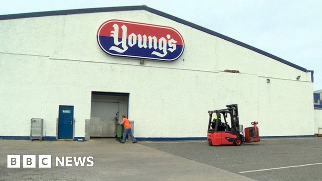 Young's Seafood to keep Fraserburgh plant open - BBC News